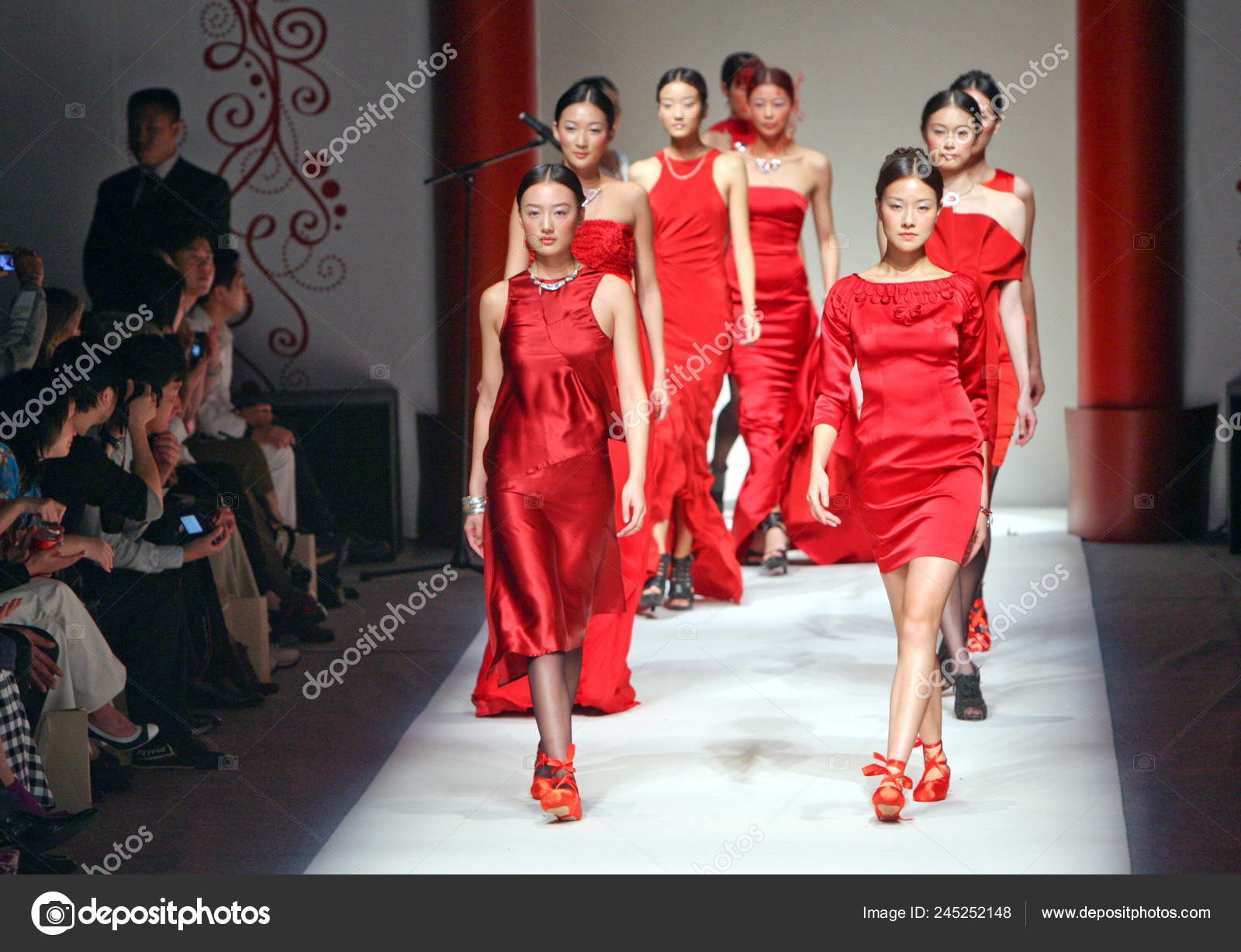 Models Parade Display Wedding Gowns Designed Jenny Vie Fashion Show ...