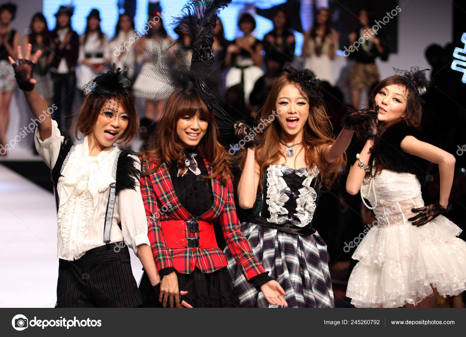 Chinese Models Present Beijing Girl Fashion Show China Fashion Week ...