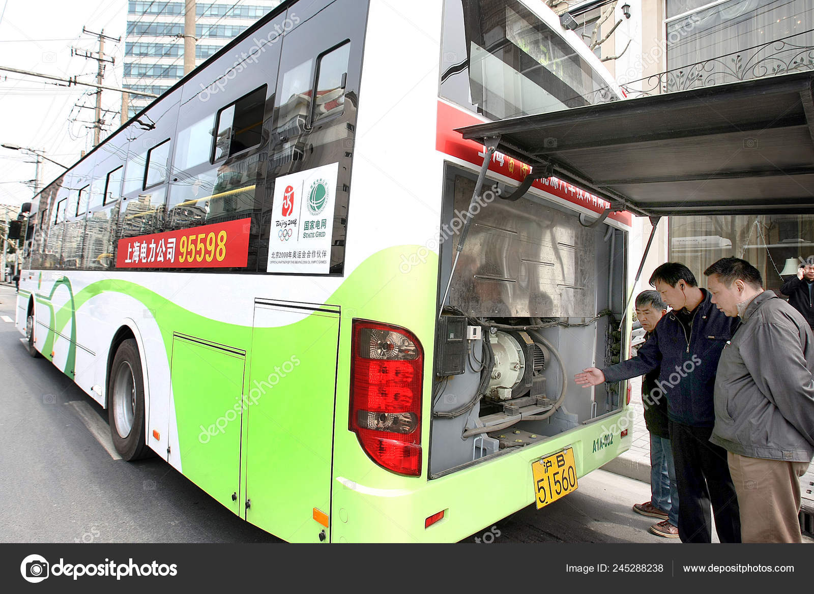 Engineer Shows Capacitor Route Battery Capacitor Bus Shanghai March ...