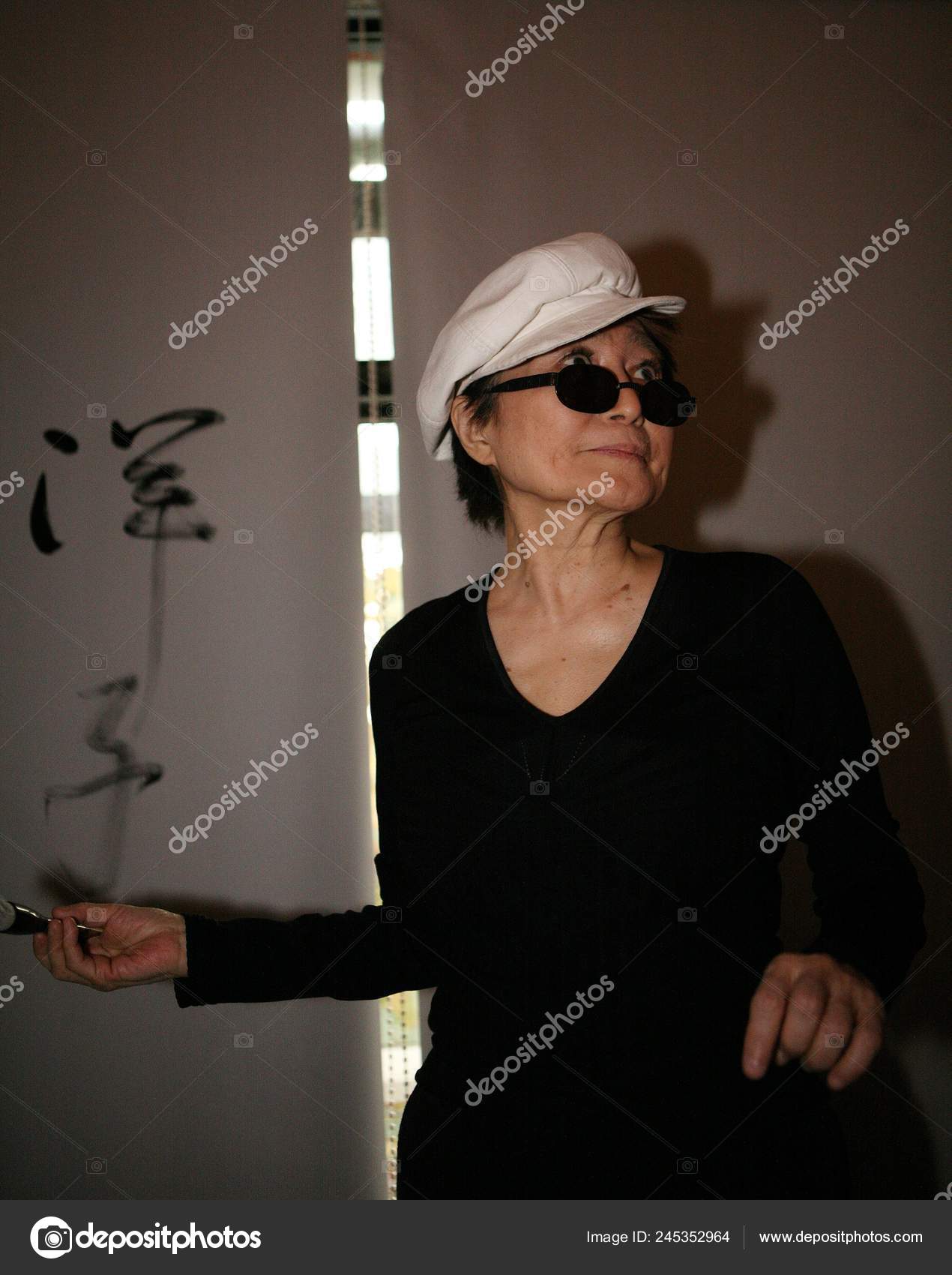 Yoko Ono Writes Her First Name Chinese Calligraphy Press Conference ...