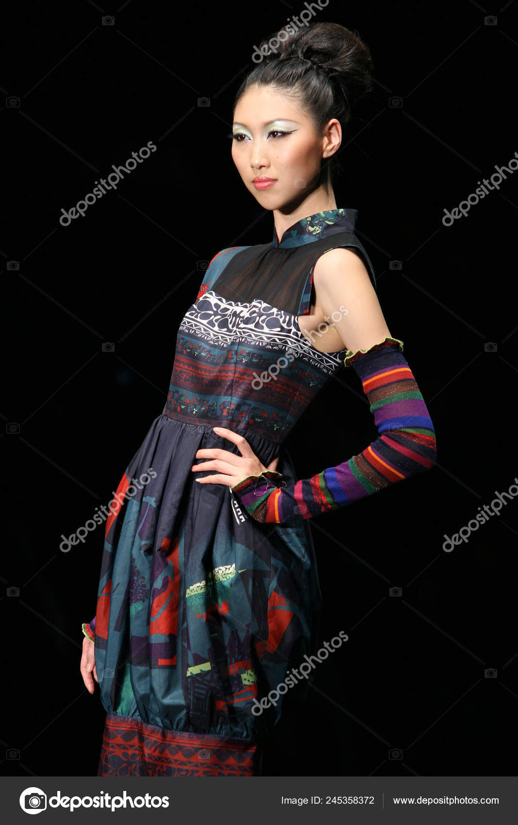 Model Parades Deng Hao Spring Summer 2009 Collection Shenzhen Deng ...