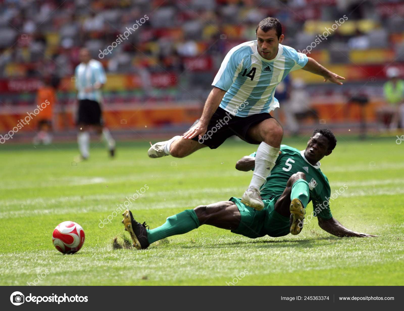 Javier Mascherano Upper Argentina Competes Dele Adeleye Nigeria Final ...