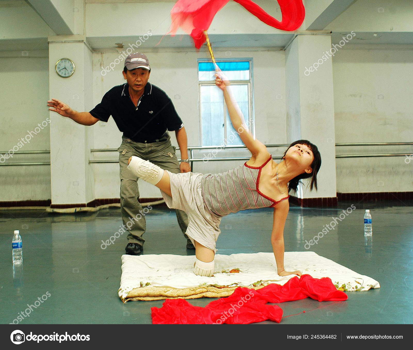 Liao Zhi Dance Teacher Who Lost Her Legs May Earthquake – Stock Editorial Photo © ChinaImages ...