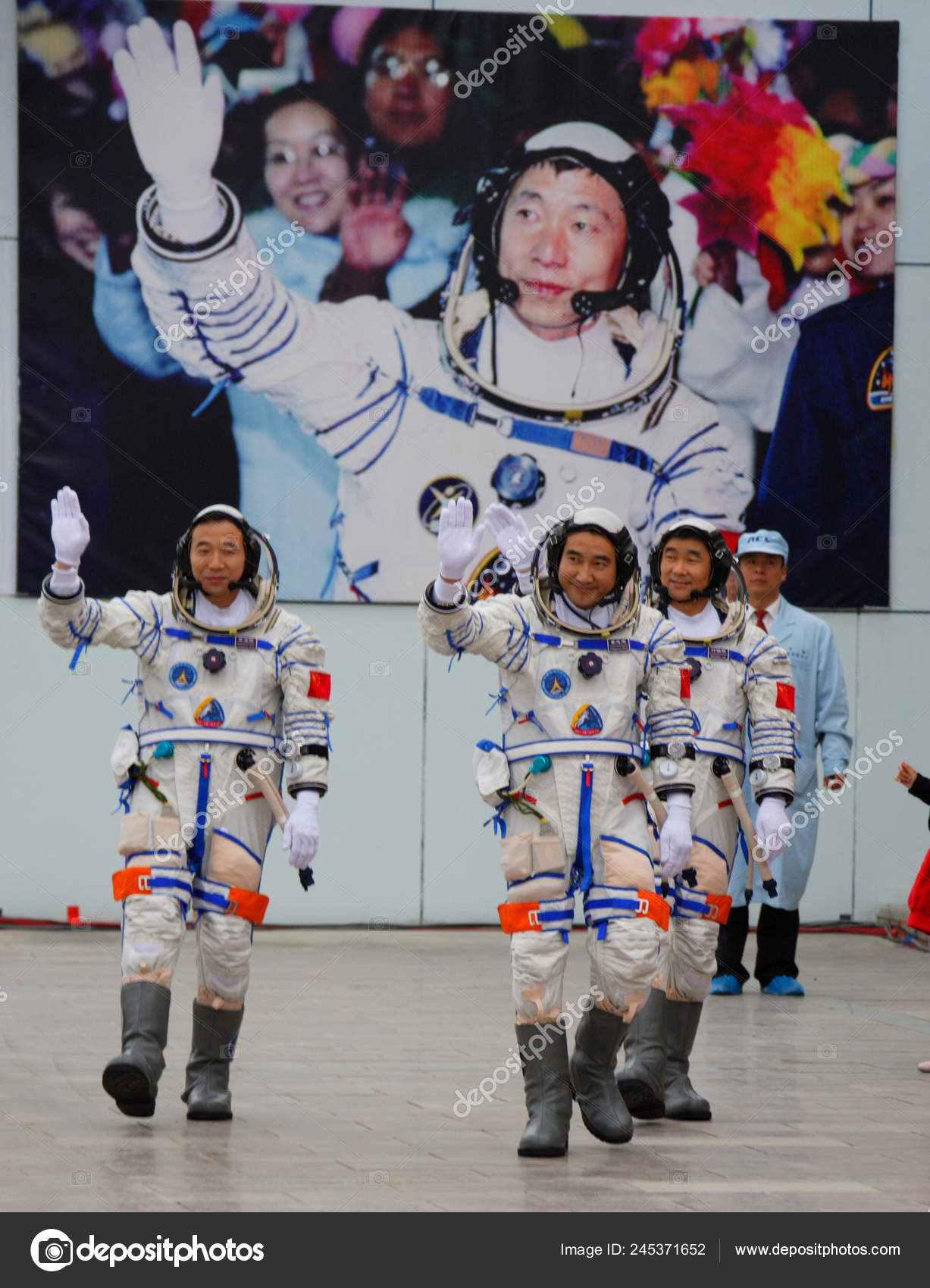 Chinese Taikonauts Jing Haipeng Zhai Zhigang Liu Boming Wave Ceremony ...