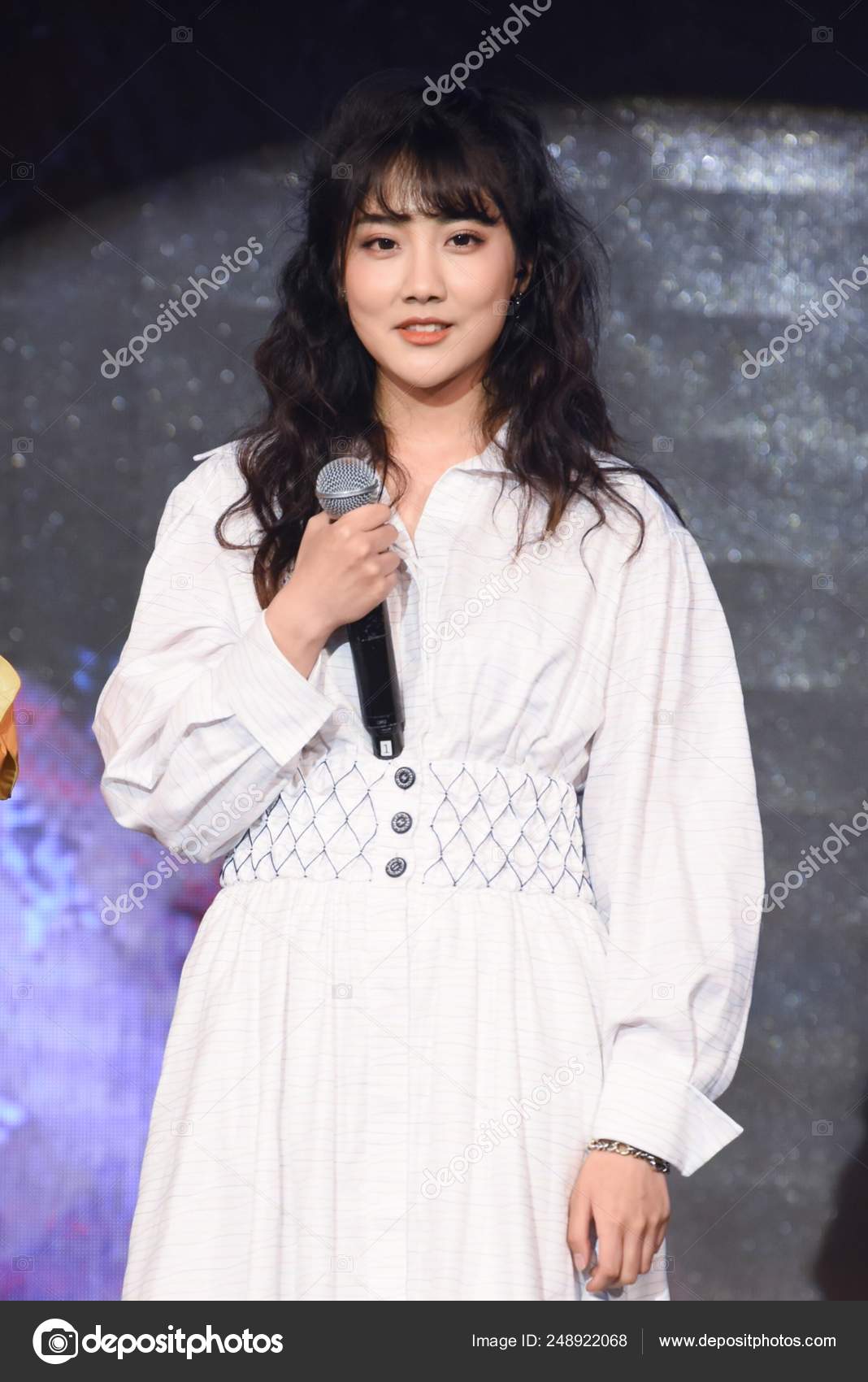 Singer Yitong Chinese Idol Group Snh48 Peforms Fan Meeting Shanghai ...
