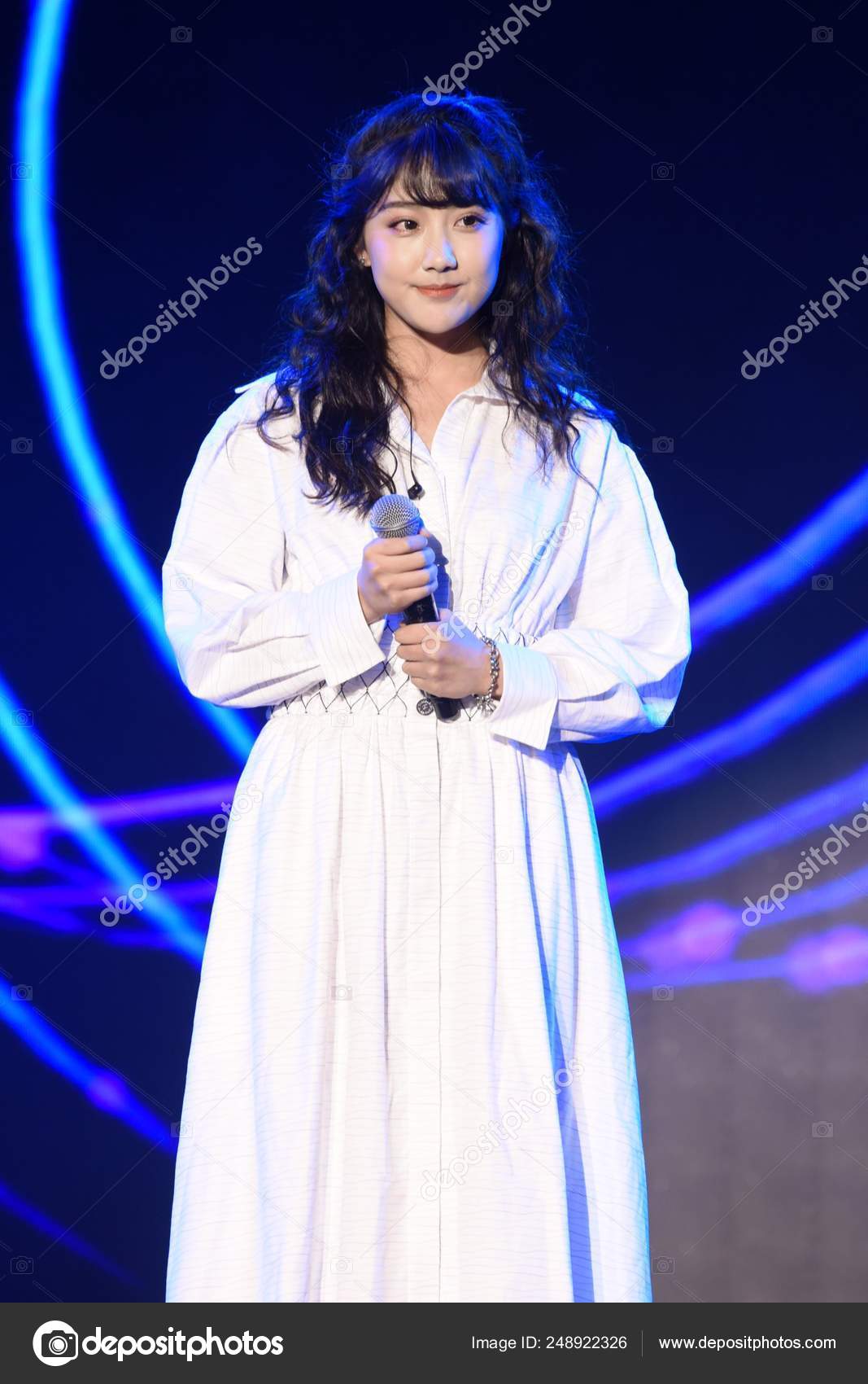 Singer Yitong Chinese Idol Group Snh48 Peforms Fan Meeting Shanghai ...