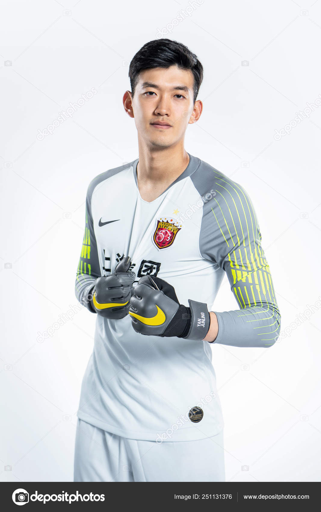 Yan Junling Shanghai Sipg Poses Filming Session Official Portraits 2019 ...