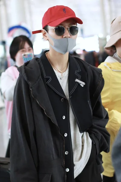 Chinese Singer Bibi Zhou Bichang Arrives Beijing Capital International ...