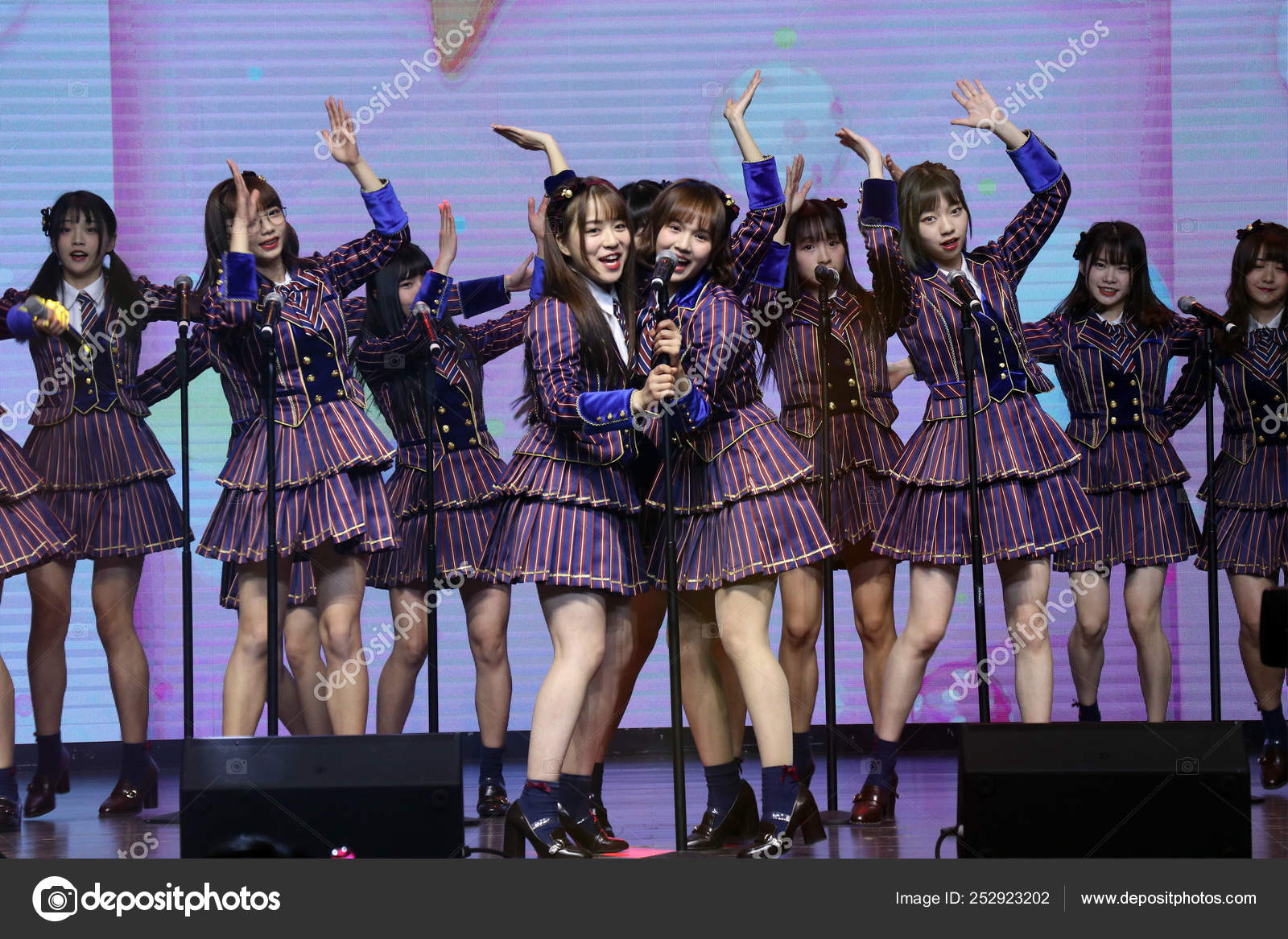 Descargar Imagen Miembros De Akb48 Akb48 Principiante Sin Mangas Nmb48