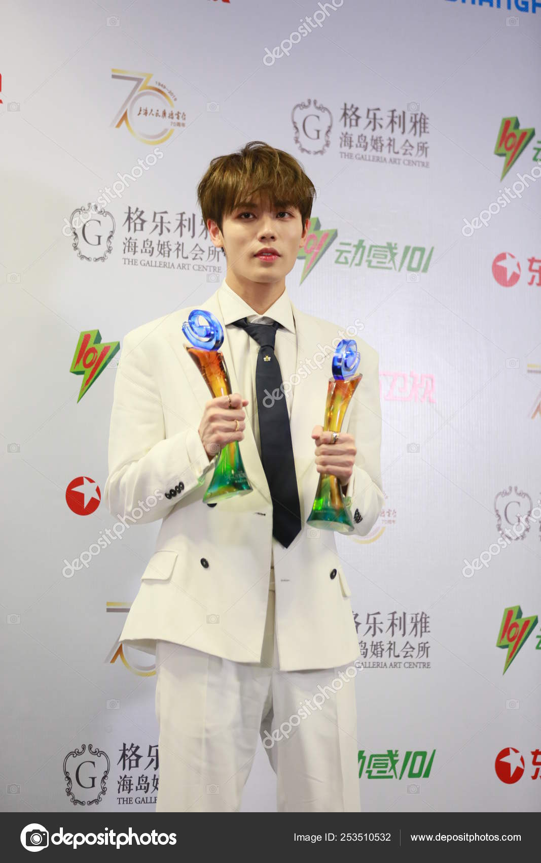 Lin Yanjun Chinese Boy Group Nine Percent Poses His Trophys – Stock ...