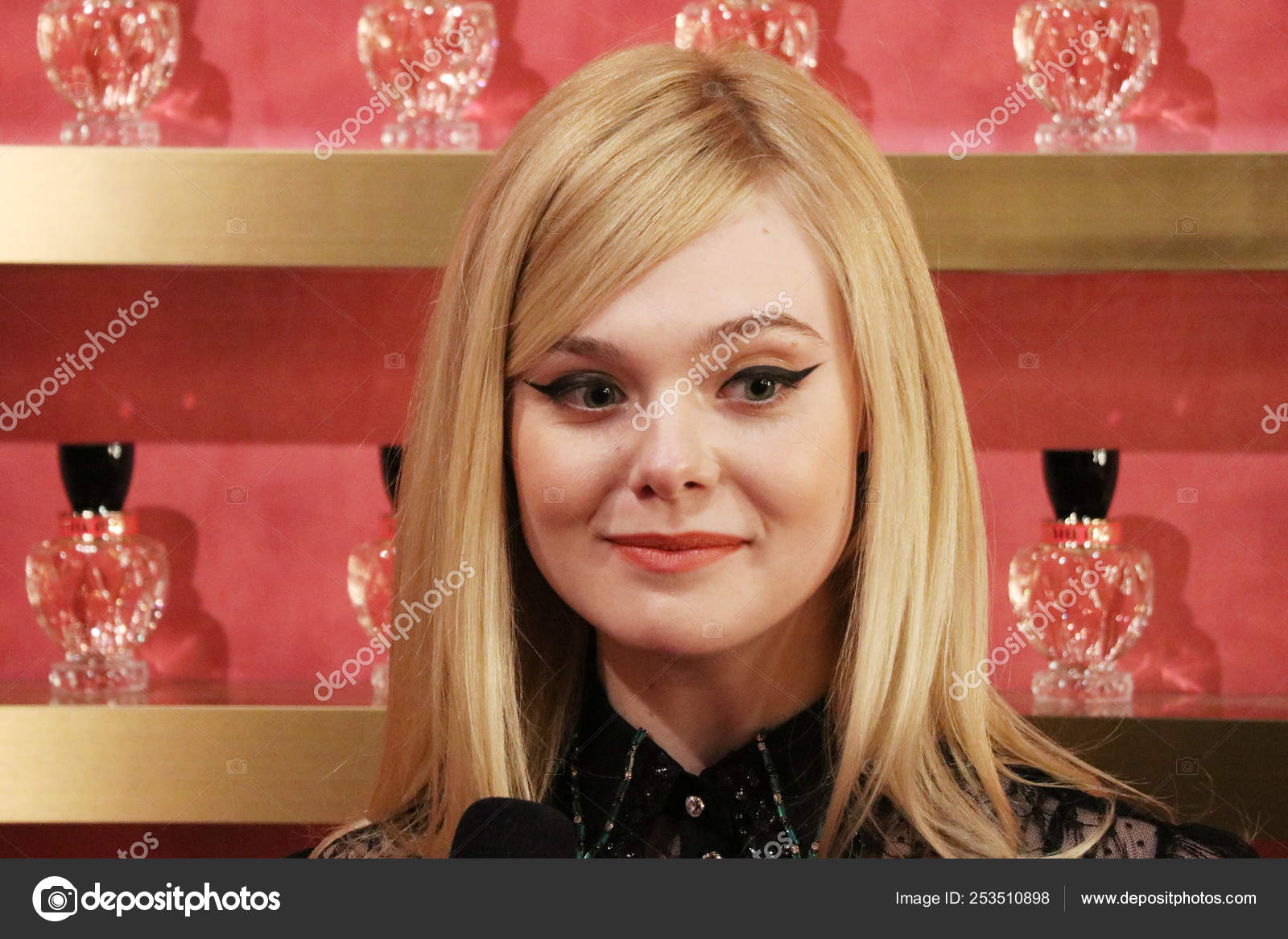 CHINA SHANGHAI MIU MIU ELLE FANNING SONG ZUER CHUN XIA — Stock ...