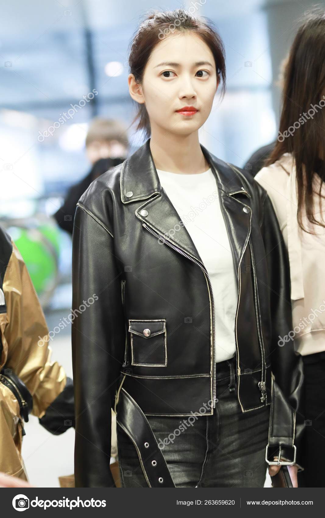 Chinese Actress Yukee Chen Chen Yuqi Arrives Shanghai Hongqiao ...