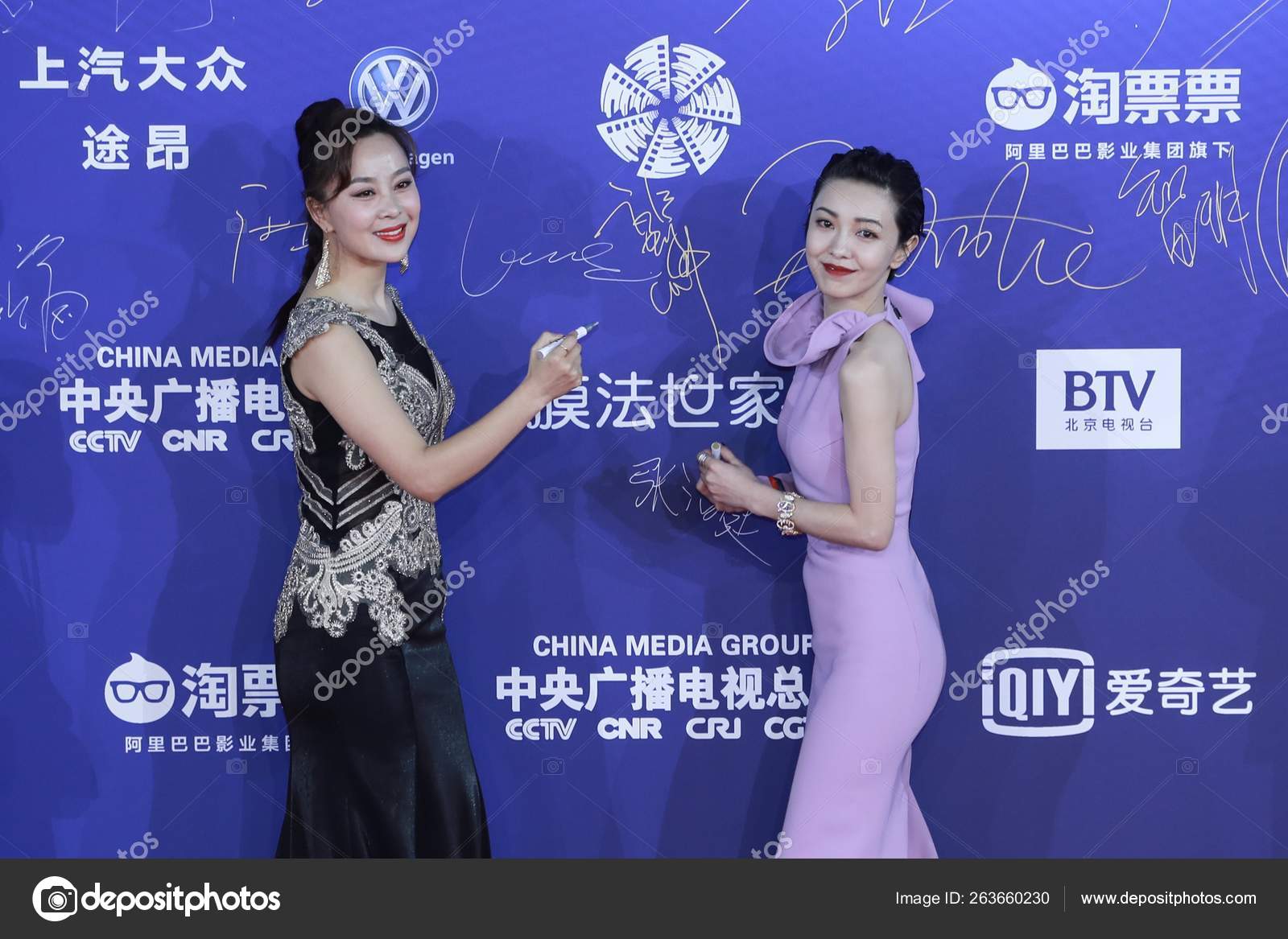 Taiwanese Singer Actress Amber Kuo Tsai Chieh Poses She Arrives — Stock Editorial Photo ...