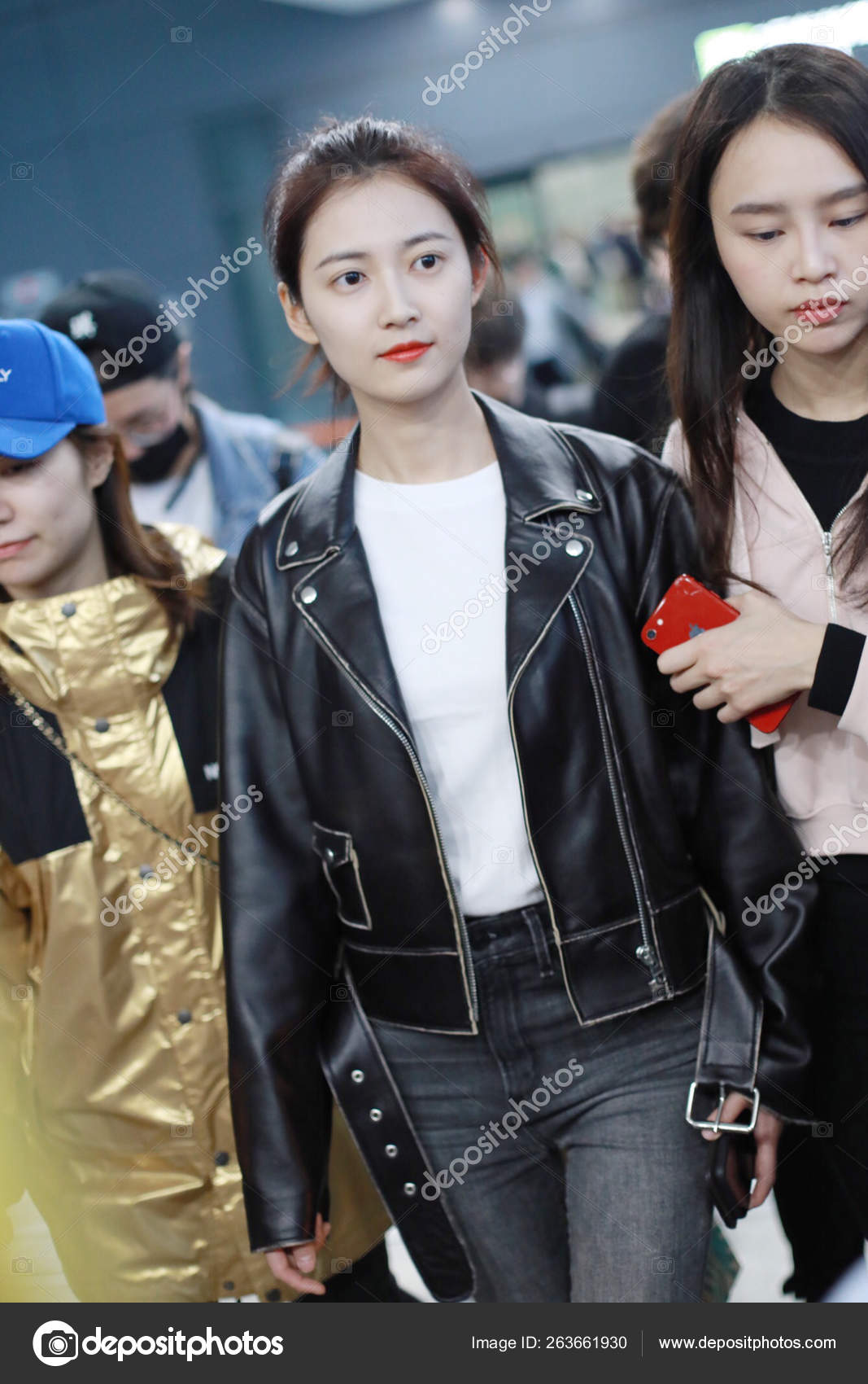 Chinese Actress Yukee Chen Chen Yuqi Arrives Shanghai Hongqiao ...