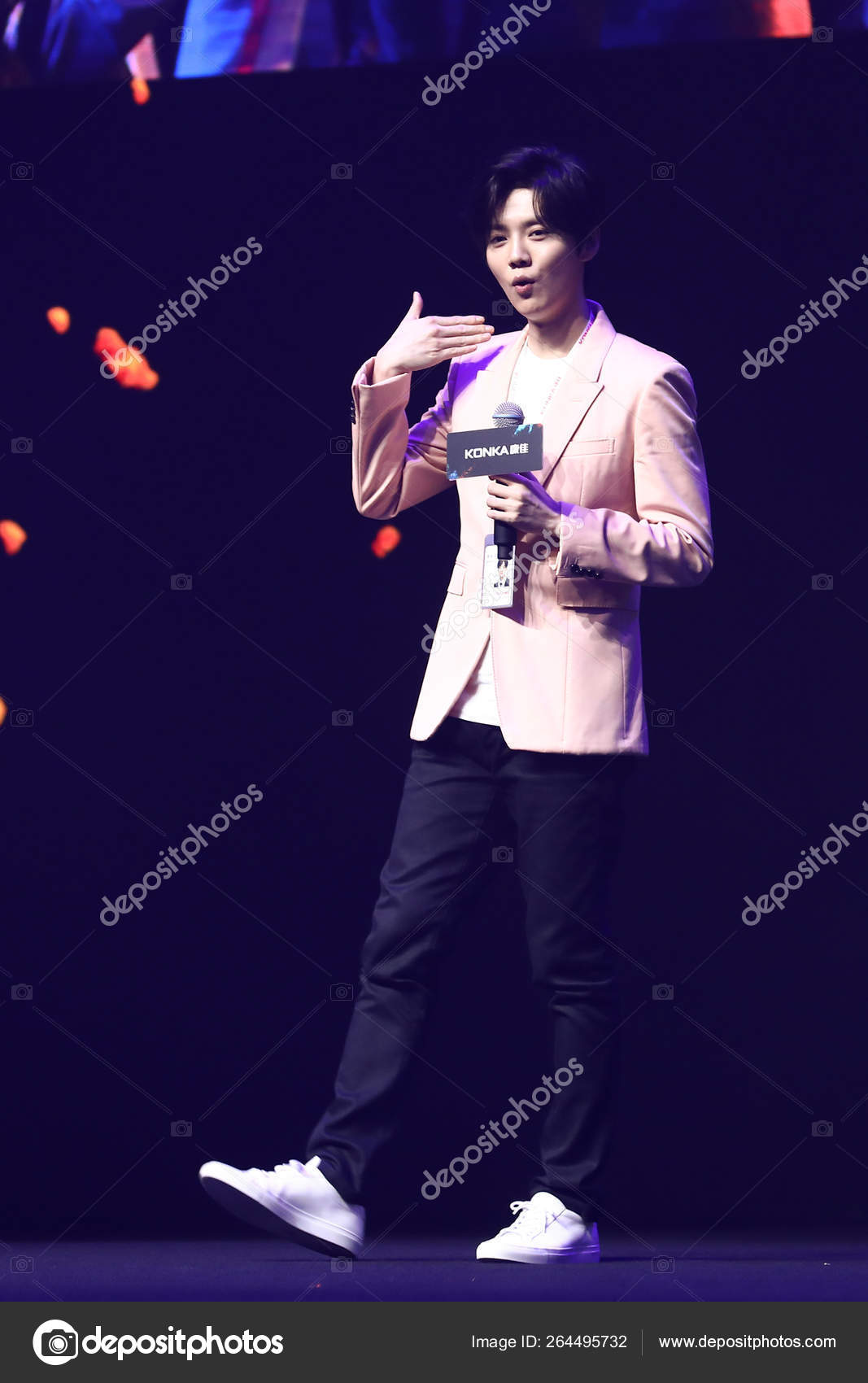 Chinese Singer Actor Han Attends Promotional Event Konka Beijing China ...