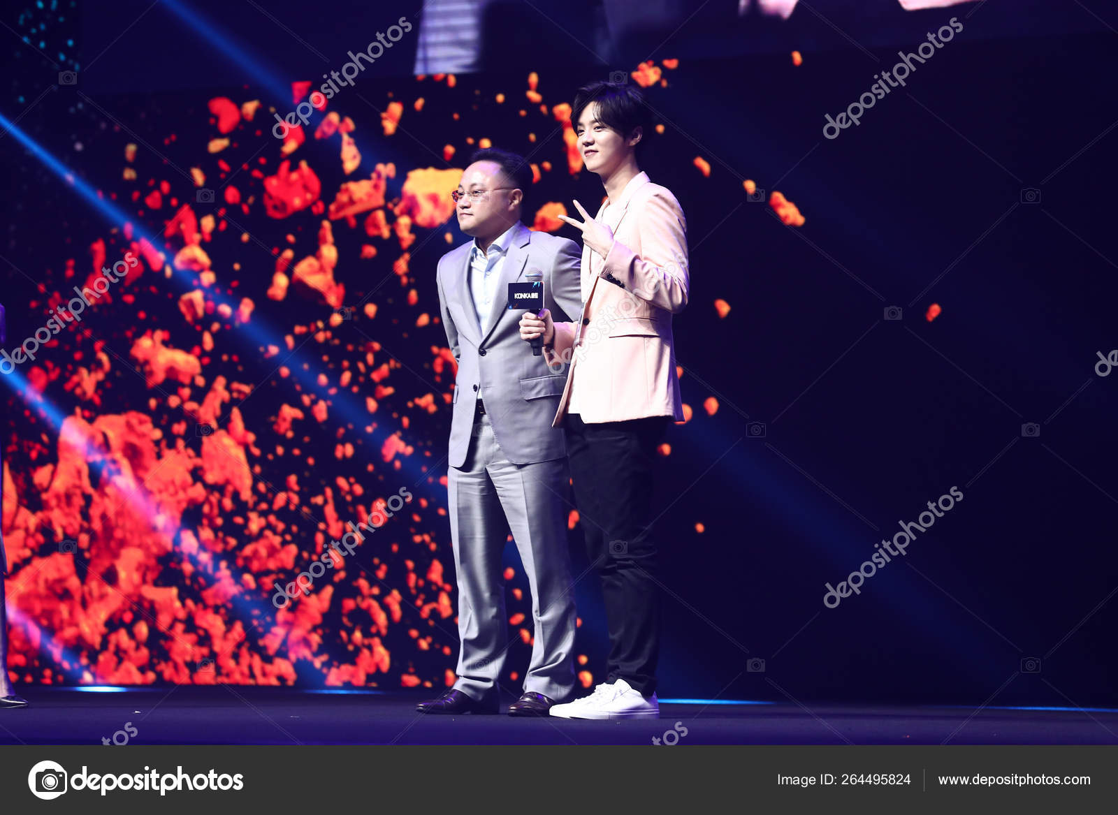 Chinese Singer Actor Han Attends Promotional Event Konka Beijing China ...