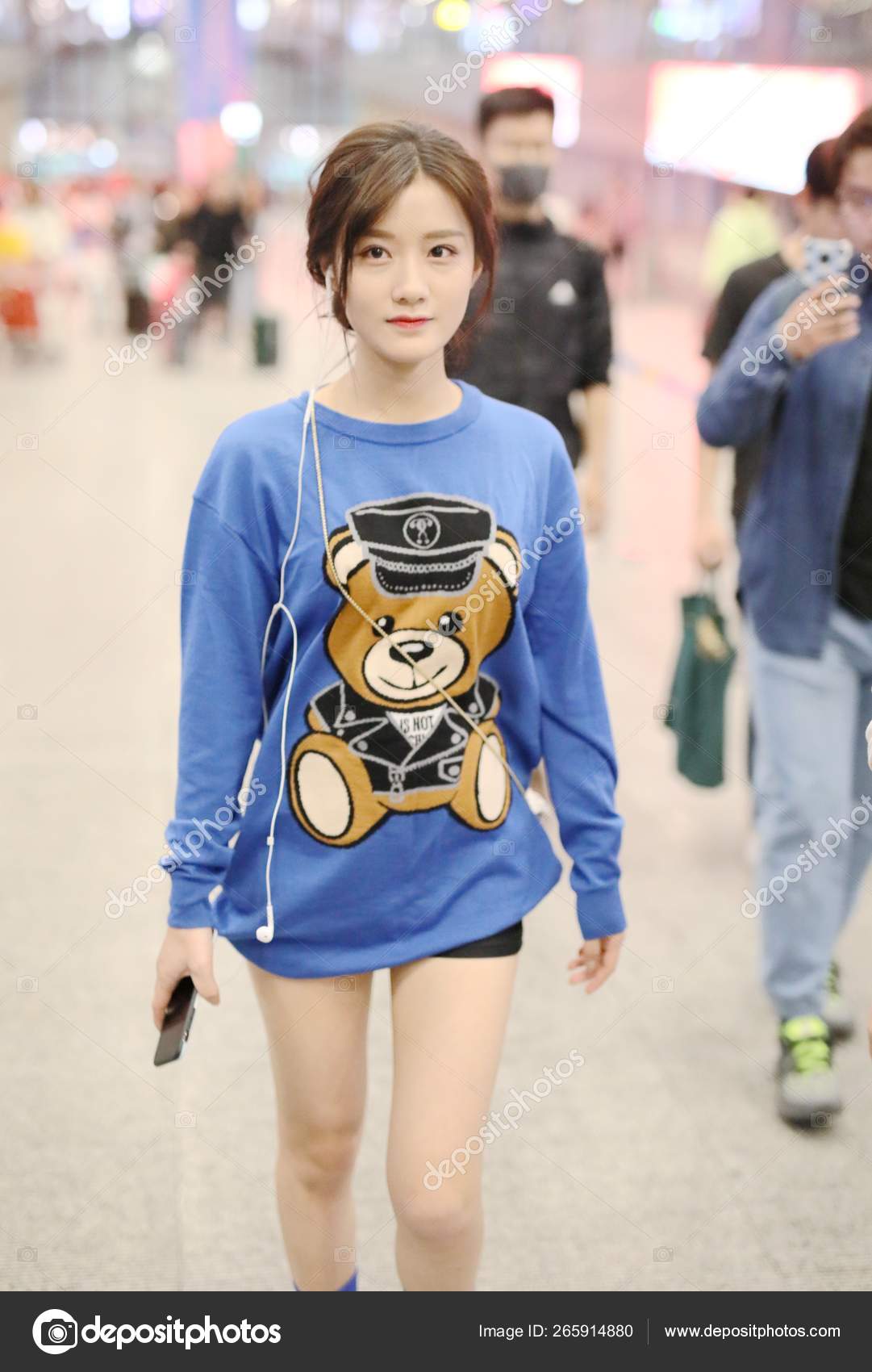 Chinese Singer Actress Estelle Chen Chen Yihan Arrives Beijing Capital – Stock Editorial Photo ...