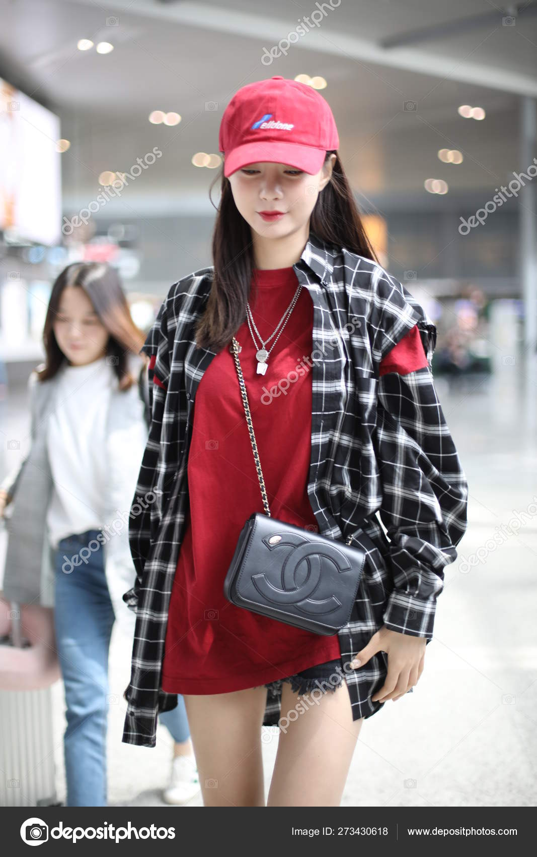 Chinese Hostess Actress Shen Mengchen Arrives Shanghai Hongqiao ...