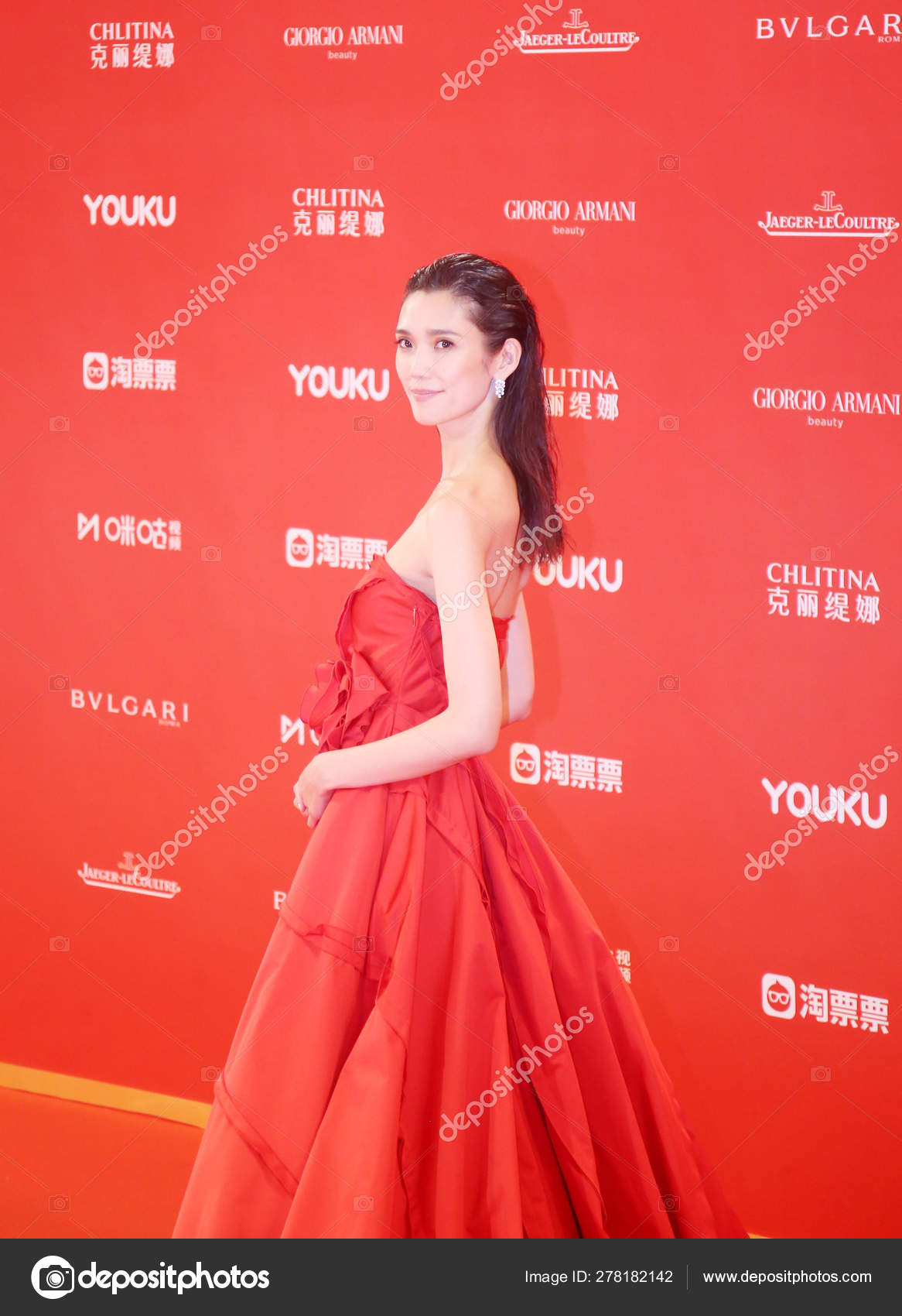 Japanese Actress Model Tao Okamoto Arrives Red Carpet Closing Ceremony ...