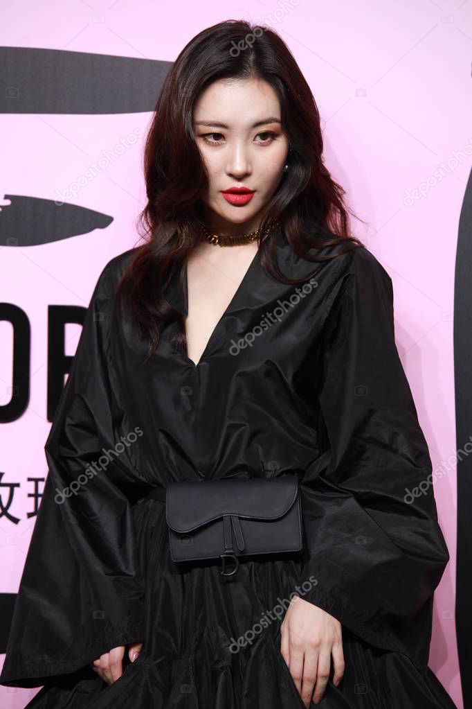 La cantante surcoreana Lee Sun-mi, también conocida como Sunmi, posa en ...