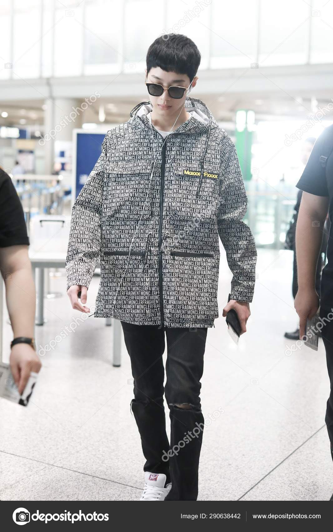 Taiwanese Singer Lai Kuan Lin Also Romanized Lai Guan Lin — Stock ...