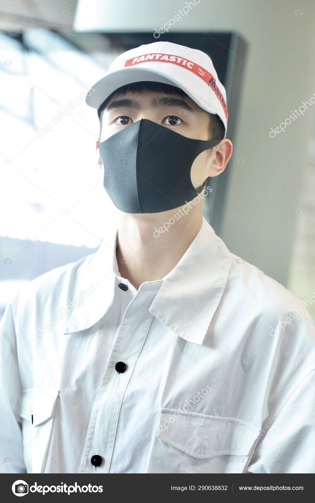 Chinese Actor Liu Haoran Arrives Beijing Capital International Airport ...