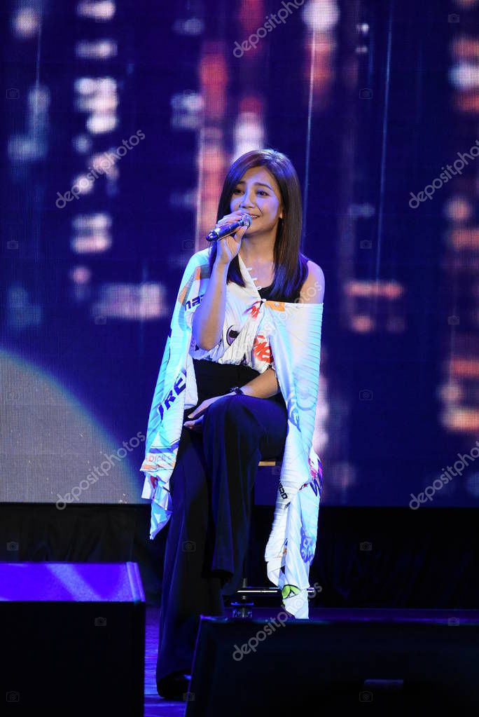 La cantante malaya Fish Leong se presenta en un evento promocional para su nuevo lbum de m sica ...