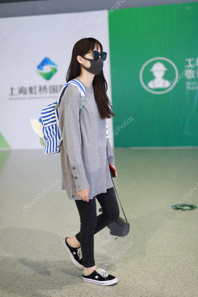 La m sica y actriz taiwanesa Nana Ou-Yang o Ouyang Nana llega al Aeropuerto Internacional de ...