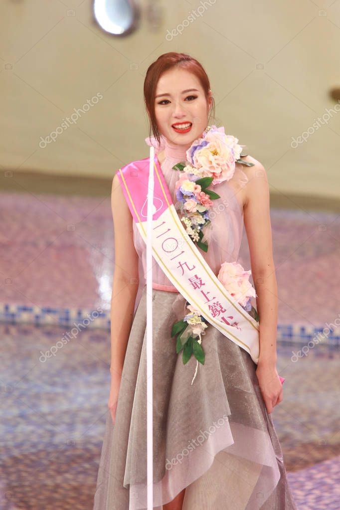 Miss Photogenic Fei Wong habla durante la ceremonia de entrega de ...