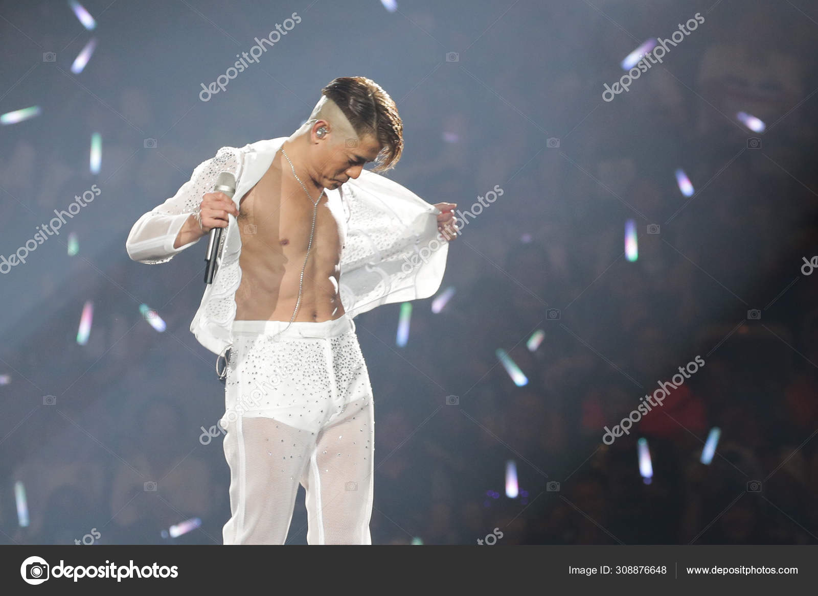 Aaron Kwok Body