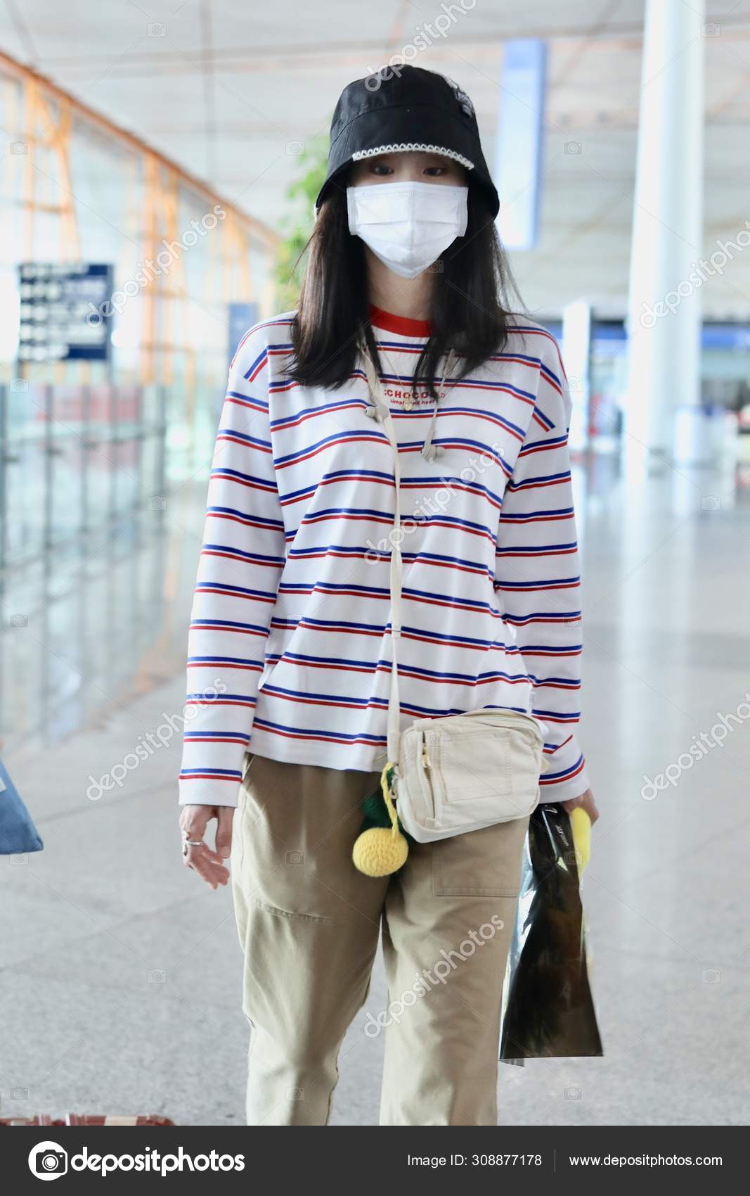 Chinese Singer Zhang Bichen Diamond Zhang Arrives Beijing Capital ...