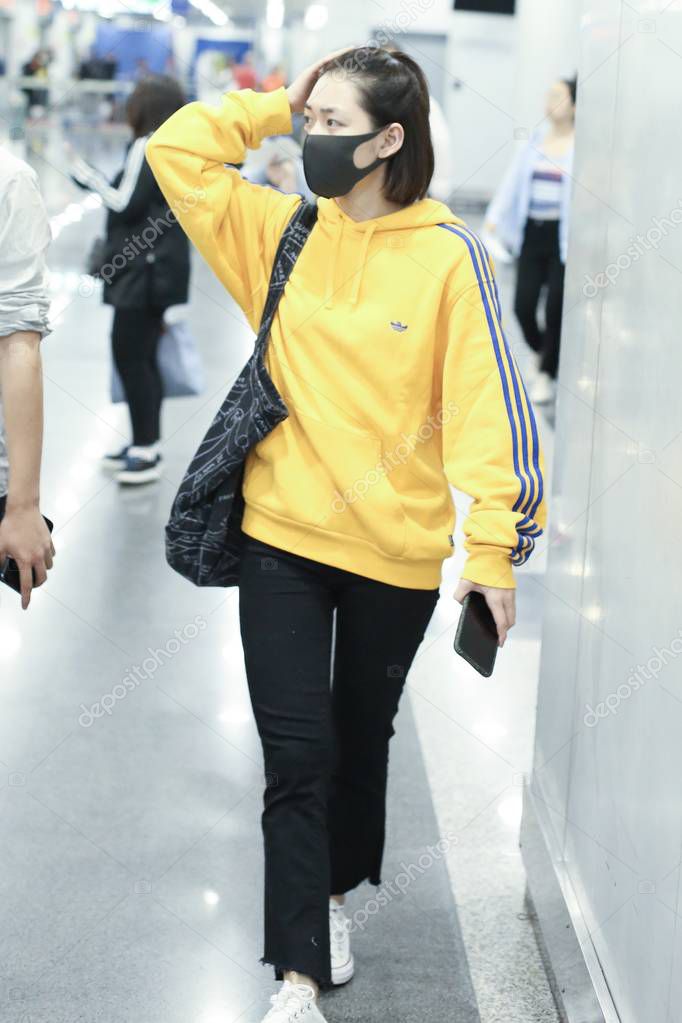 La cantante china y miembro de Rockets Girls 101 Duan Aojuan llega al Aeropuerto Internacional ...