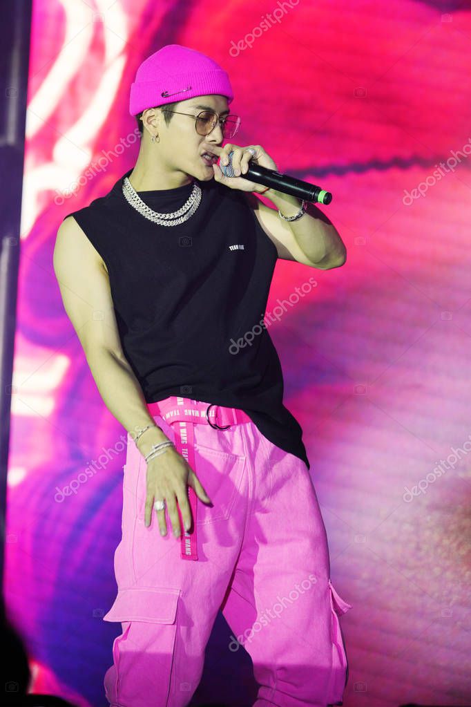 Hong Kong rapero, cantante y bailar n Jackson Wang canta y baila durante su nuevo lbum ...