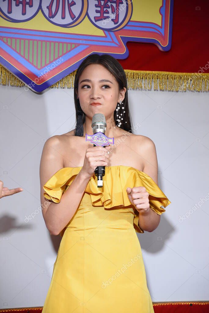 La cantante y actriz taiwanesa Emma Wu Ying-chieh, también conocida como Gui Gui, representa la ...