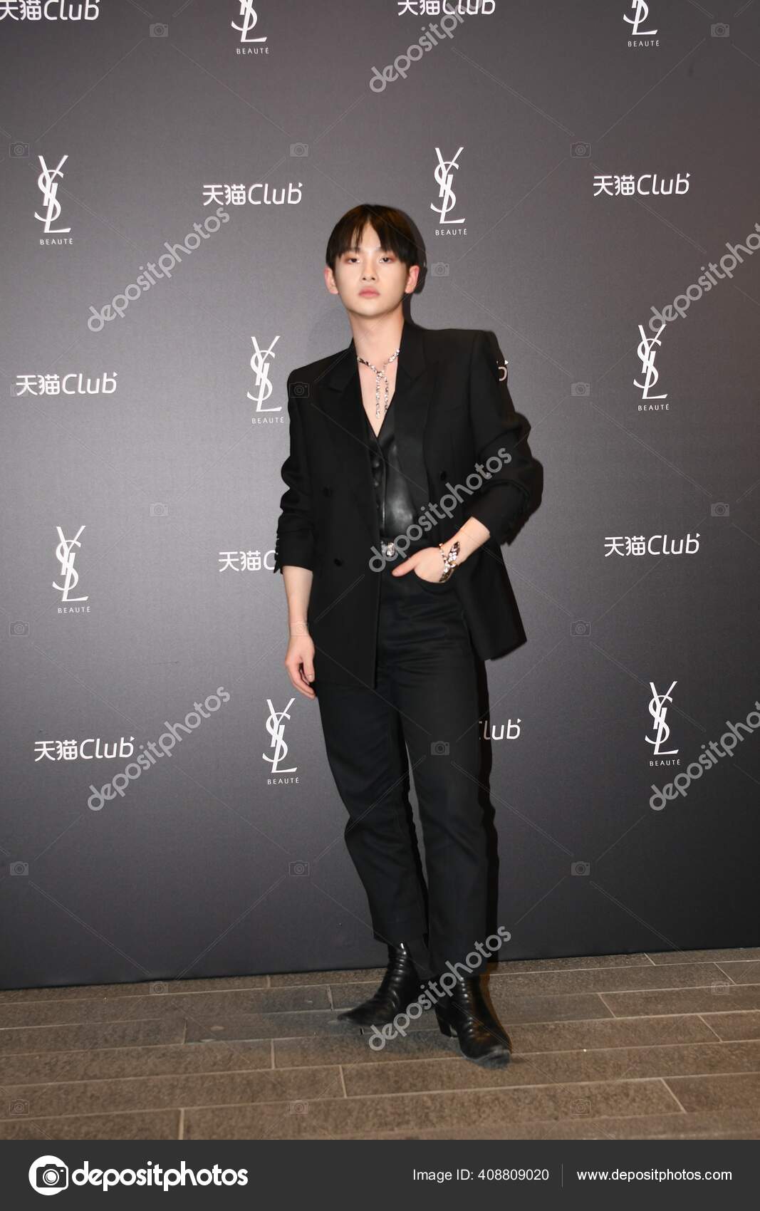 Chinese Rapper Singer Songwriter Dancer Zhou Zhennan Shows Black Suit ...