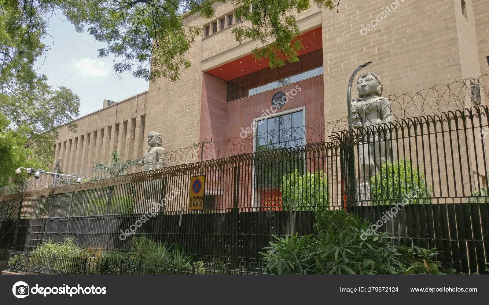 Statue Bisnagar Yakshini Parkham Yaksha Erected Front Reserve Bank ...