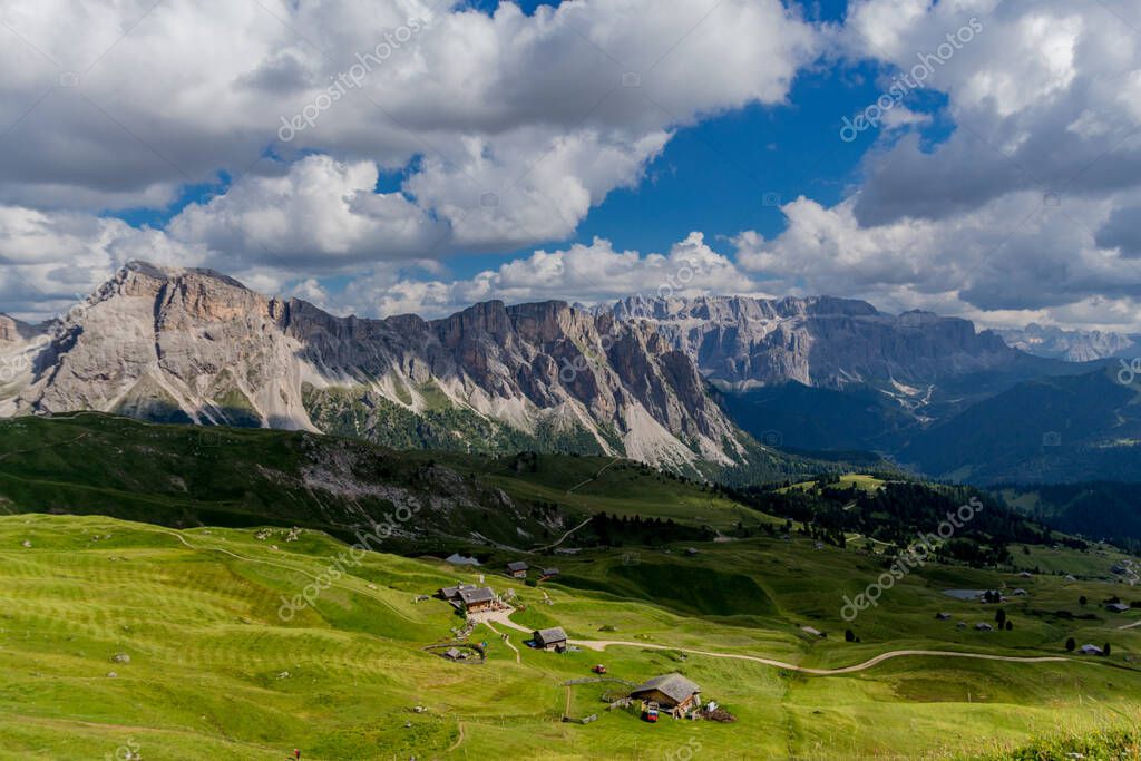 Recorrido de exploración por las hermosas montañas del Tirol del Sur ...