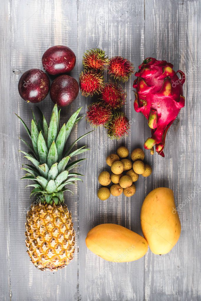 Conjunto de frutas exóticas. Surtido de frutas tropicales de piña ... Conjunto de frutas exóticas. Surtido de frutas tropicales de piña ...