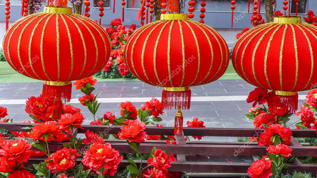 Las linternas rojas chinas son simbólicas para su trasfondo religioso y ...