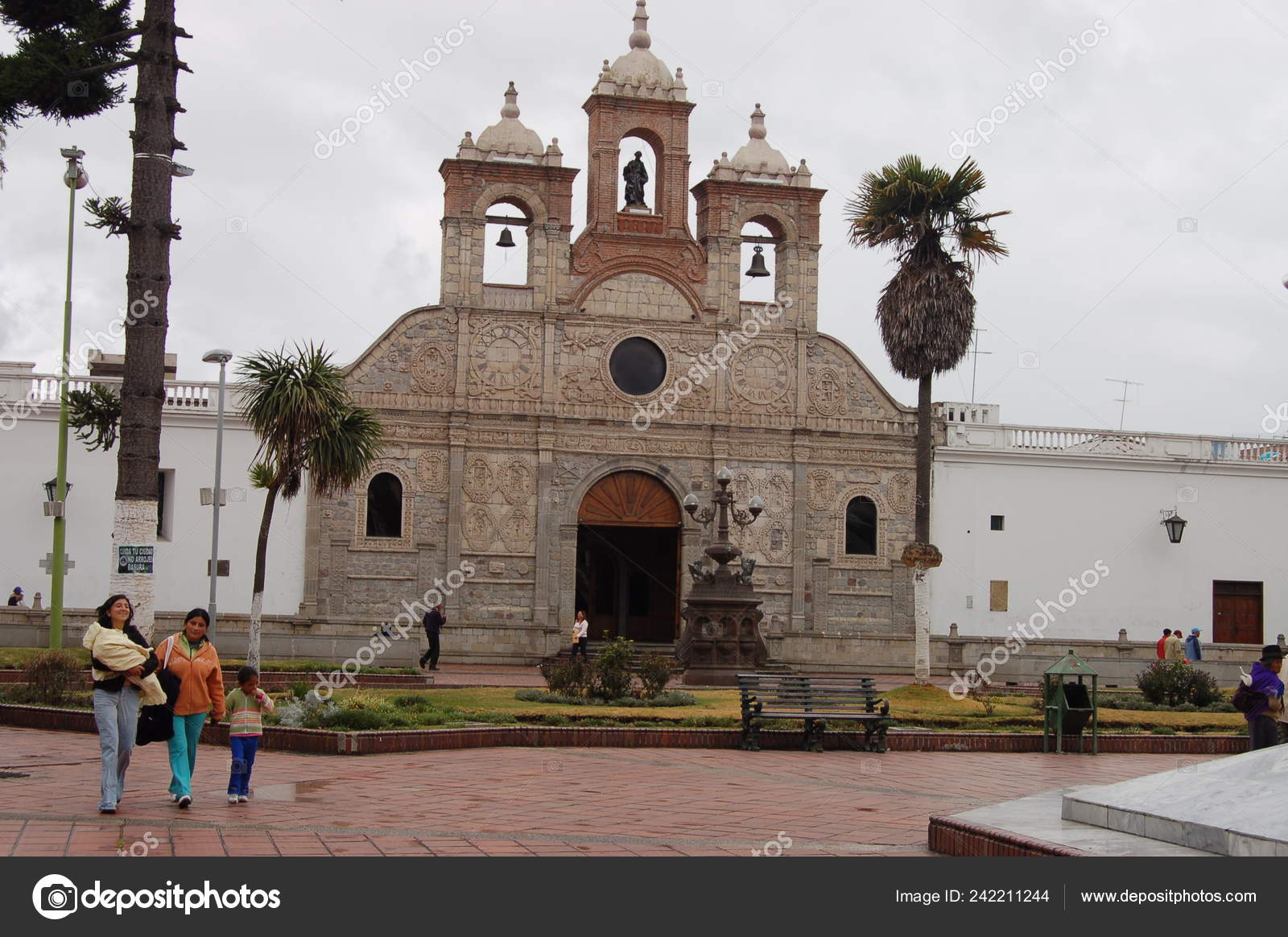 San Pedro Cathedral Maldonado Park Riobamba Ecuador – Stock Editorial ...
