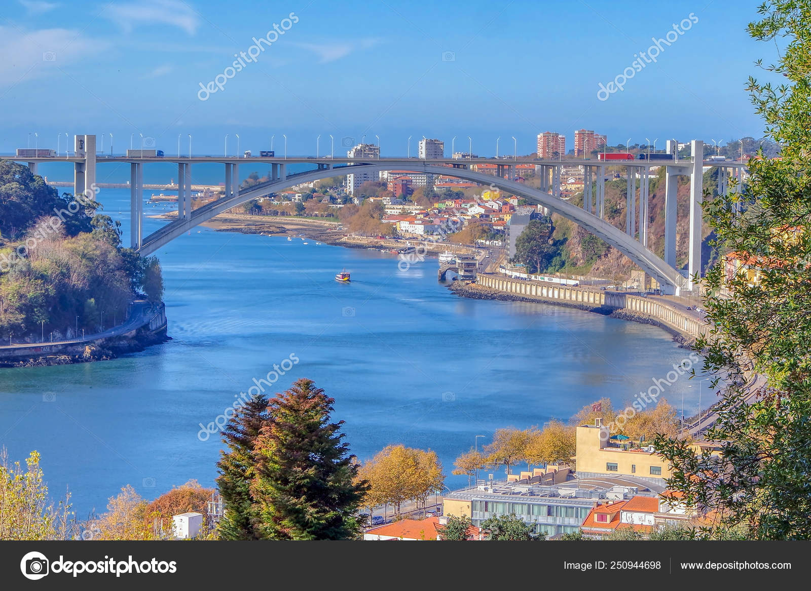 Arrabida bridge (Ponte da Arrabida) across the river Douro Stock Photo ...