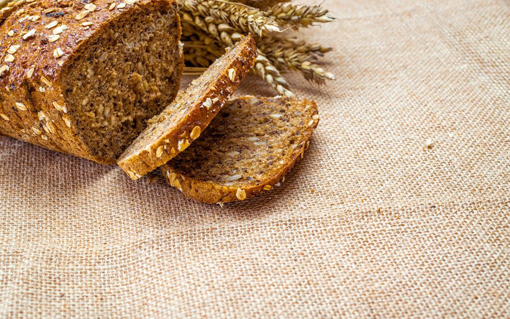 Delicioso pan. Hoja fresca de pan rústico tradicional con espiga de ...