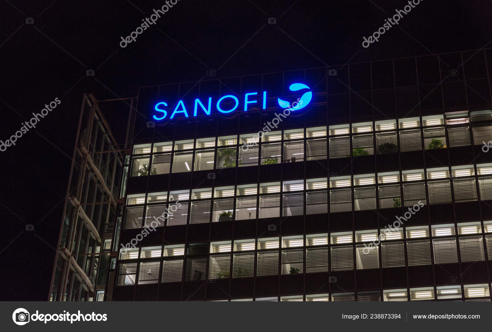 Berlín Alemania Noviembre 2018 Noche Ciudad Edificio Oficinas Potsdamer ...
