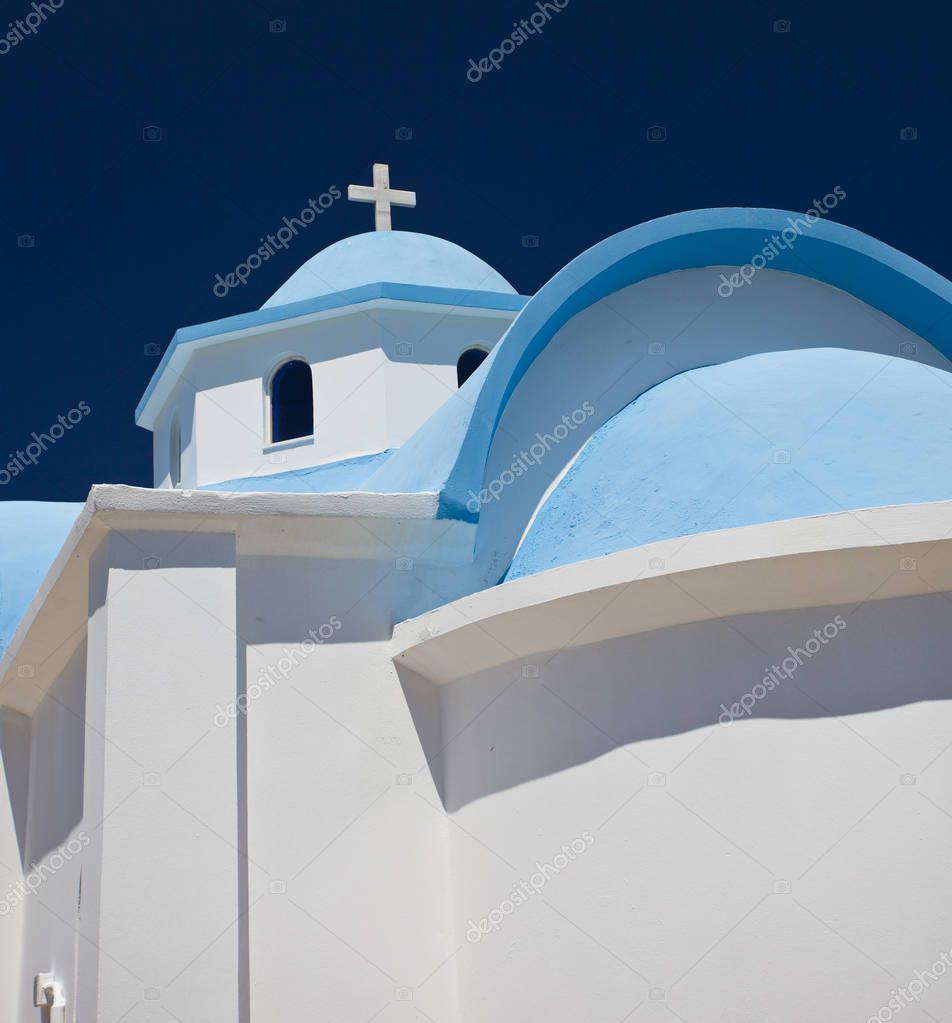 una iglesia típica de estilo griego, isla de Cos, Grecia 2022