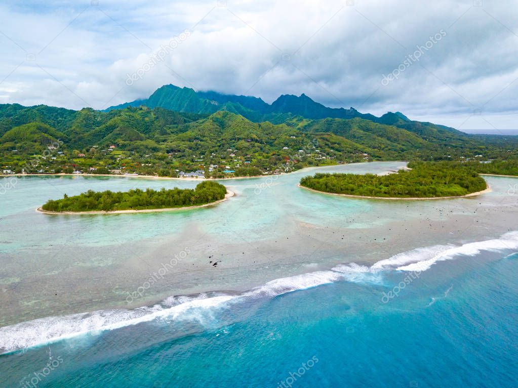 Una vista aérea de la laguna Muri en Rarotonga en las Islas Cook 2023