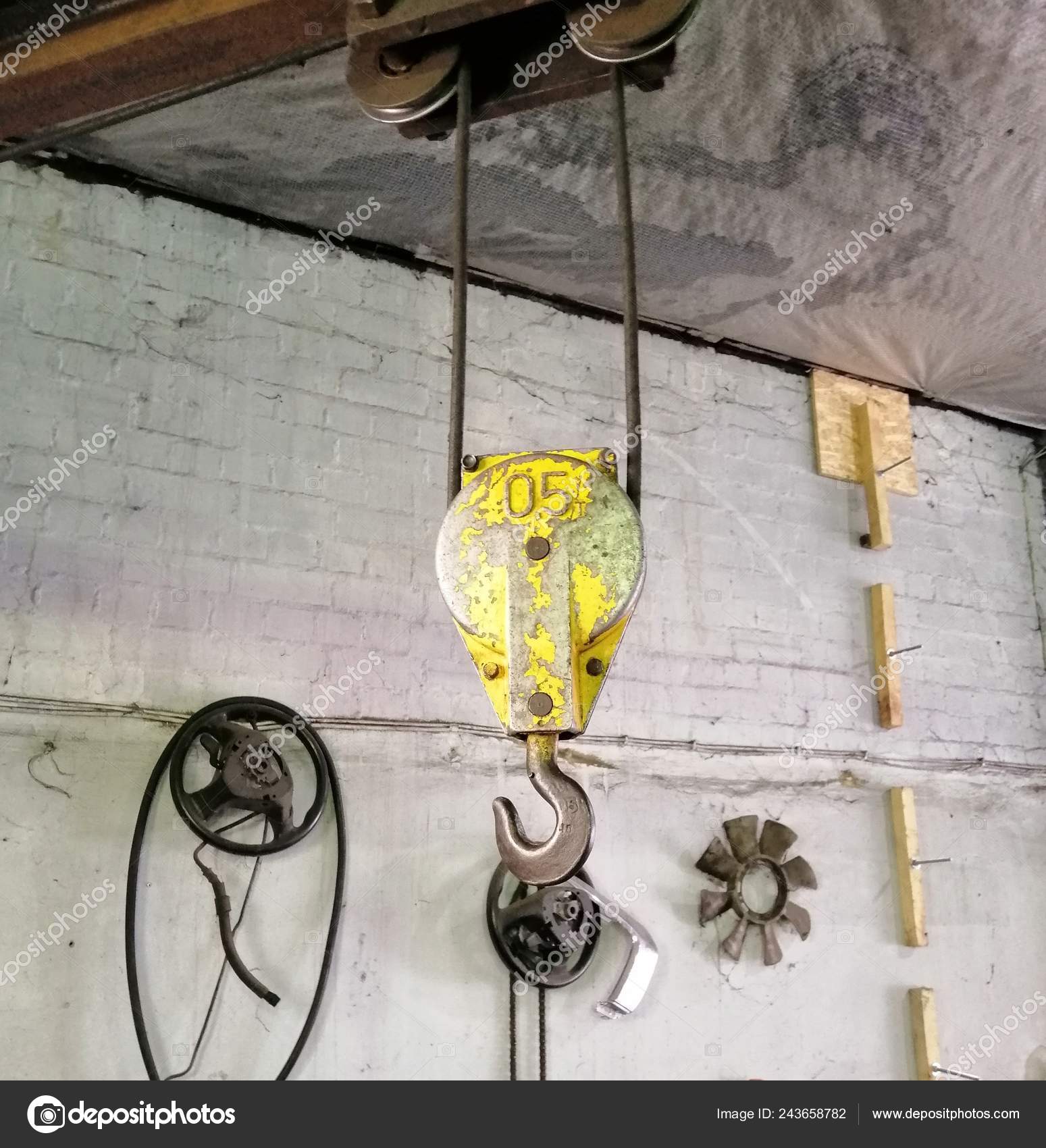 Assembly Crane Hook Yellow Car Workshop — Stock Photo © malaha3 #243658782