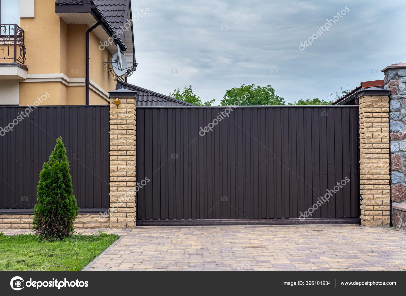 Brick Columns With Iron Fence Wrought Iron Fence New Design Garden