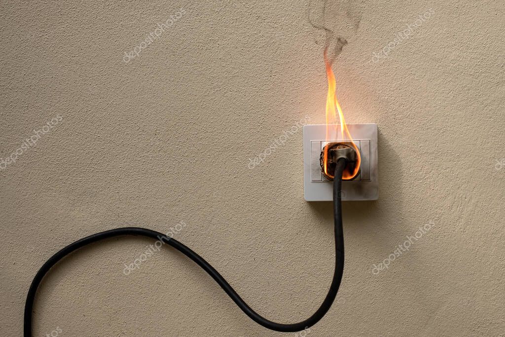 Enchufe de alambre el ctrico al fuego Recept culo en la pared de hormig n fondo de hormig n ...