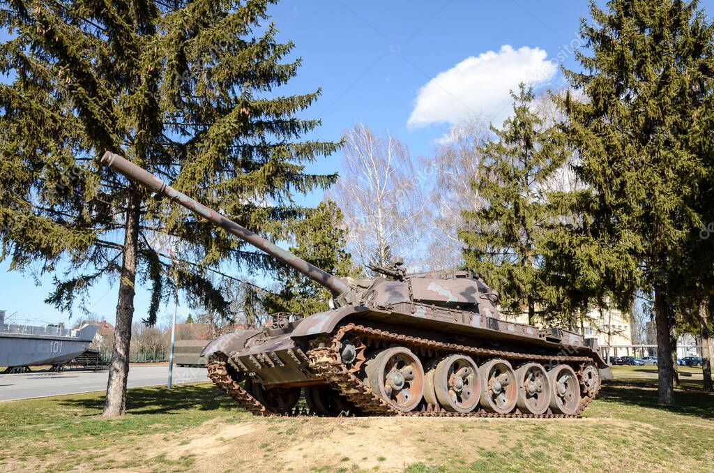 Tanque ruso T55 de la poca de la Guerra Fr a. Tanque de batalla principal del Ej rcito Popular ...
