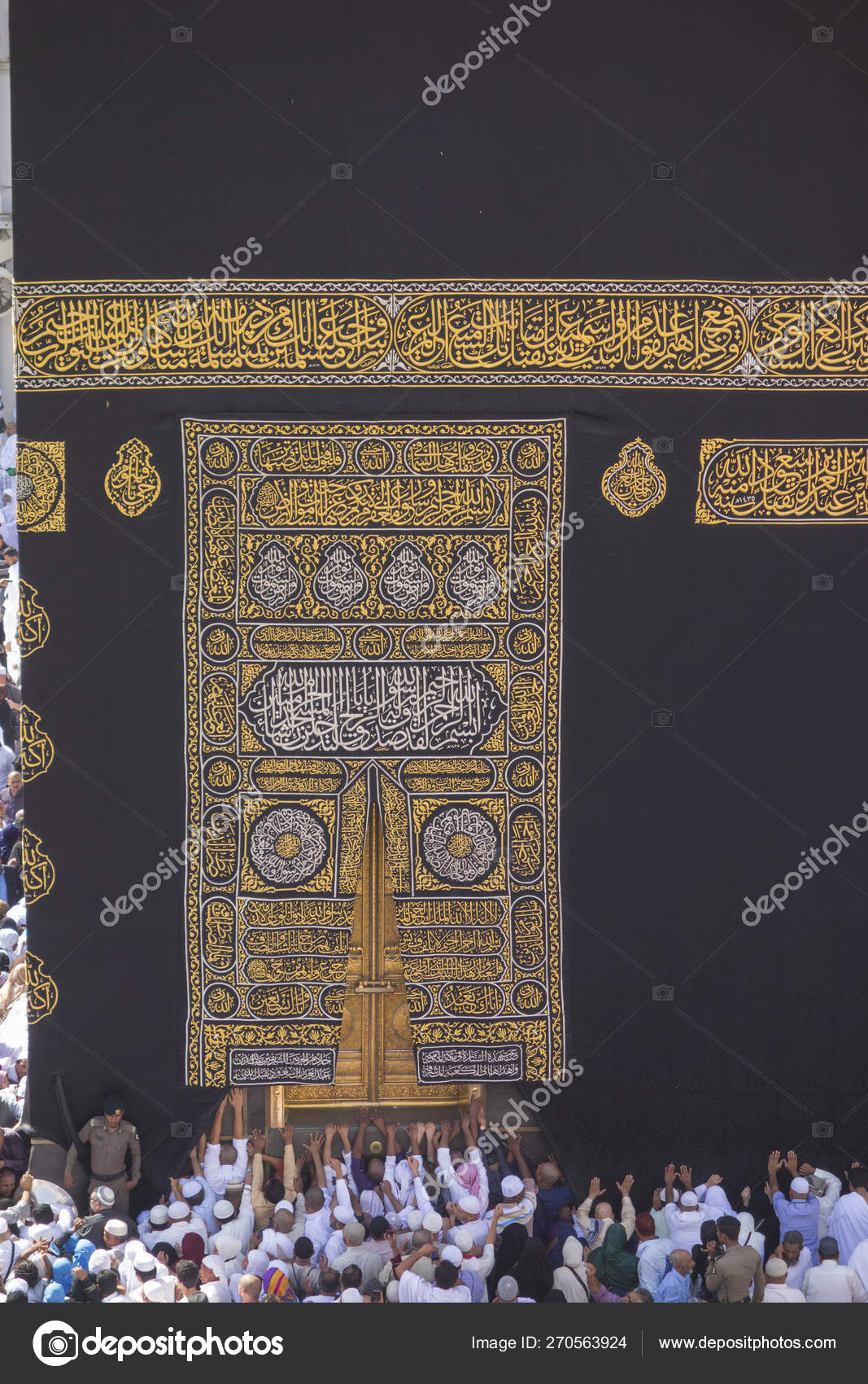 MECCA, S.ARABIA-CIRCA DEC 2014: Muslim pilgrims at Kaabah in Mak ...